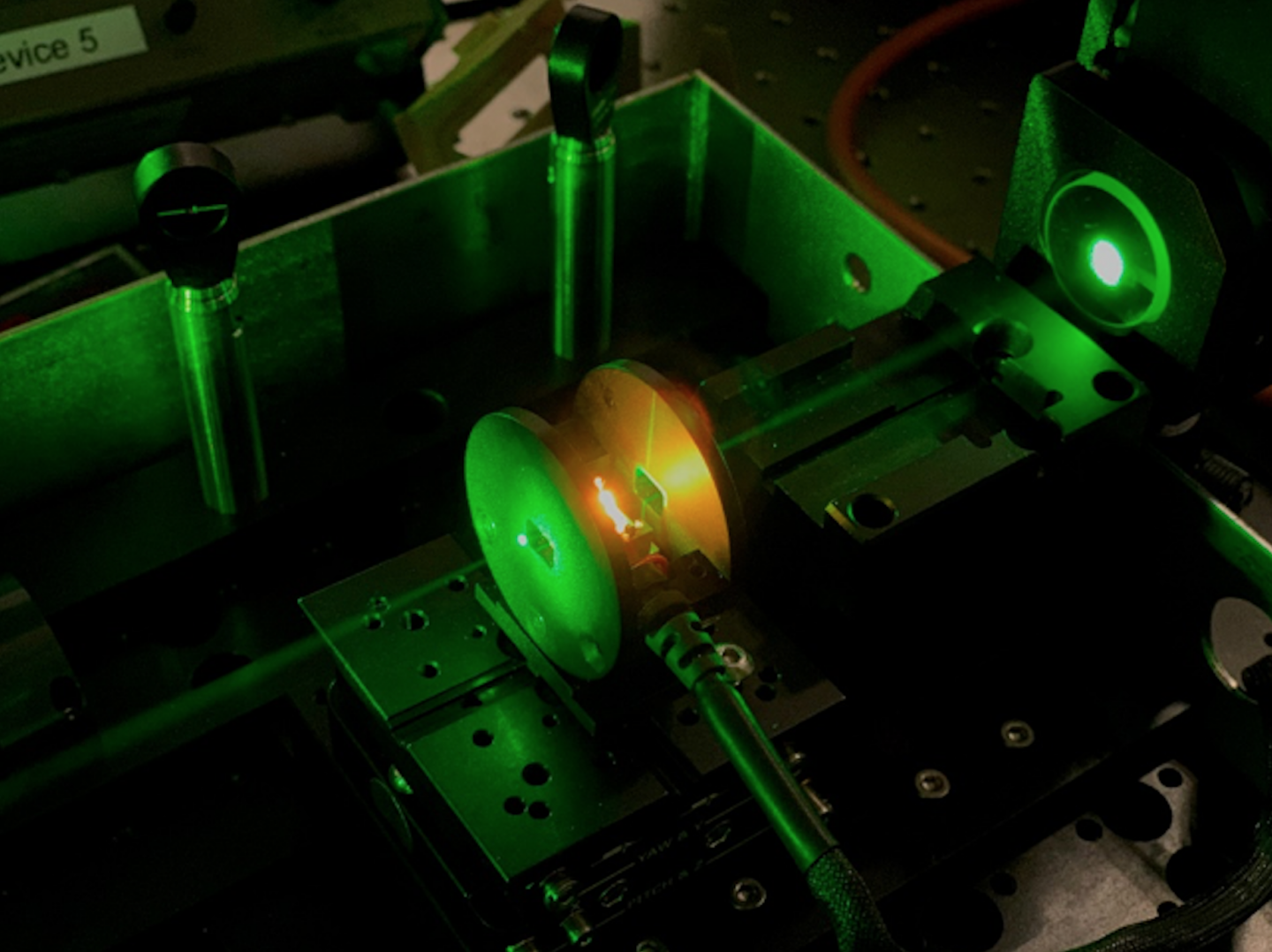 Singular Light: Integrated Single Mode Laser Converter | Knowledge Transfer